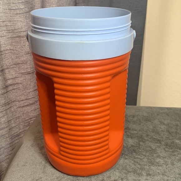 Rubbermaid | Accents | Rubbermaid 44oz 95 H Top 55 Gallon Orange Water ...
